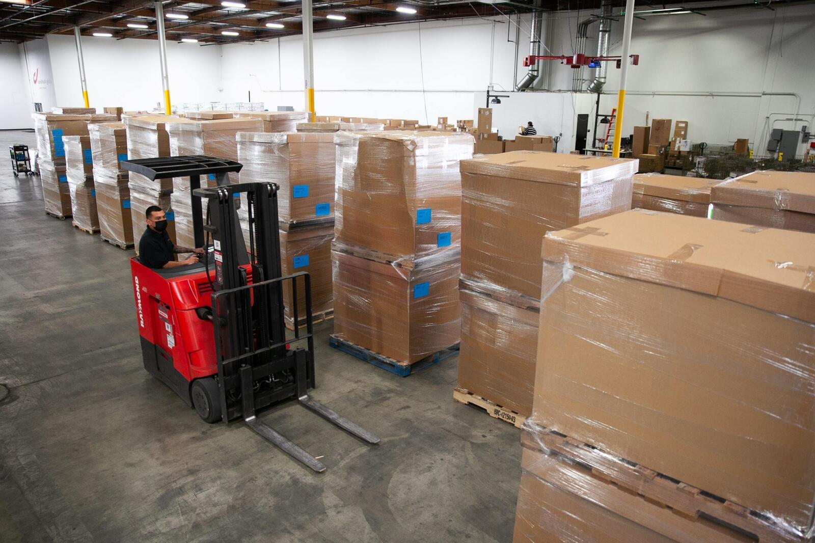 Cross Docking - What is It? Definition & Advantages of Cross Dock ...